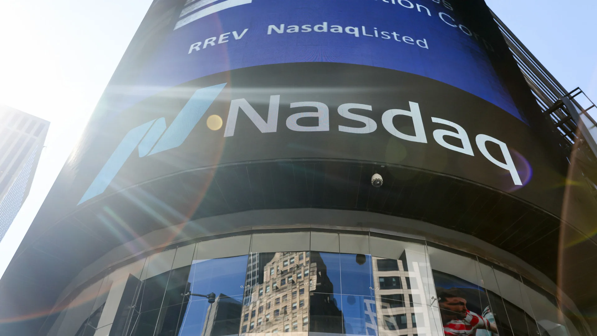 Tech stocks tank on Wall Street. Is the chip bubble finally popping ...