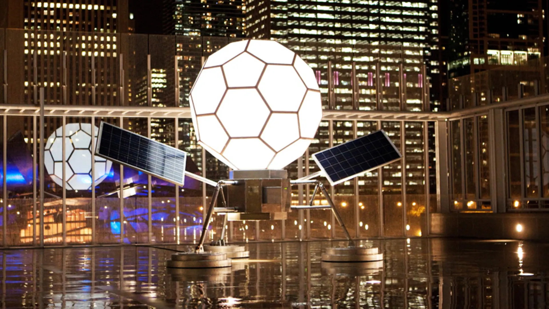 solar panels using moonlight