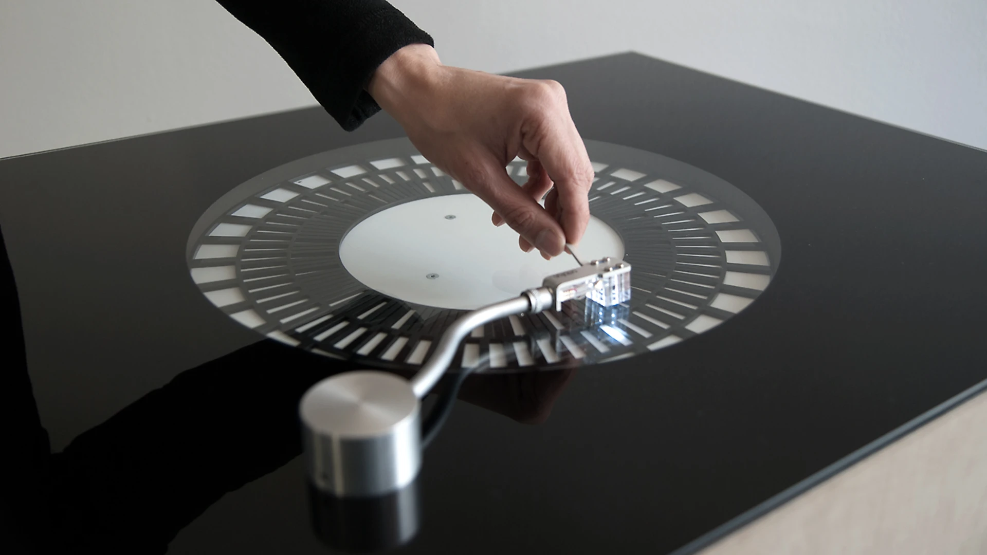 A Record Player With No Records, And Lasers Instead Of A Needle - Fast ...