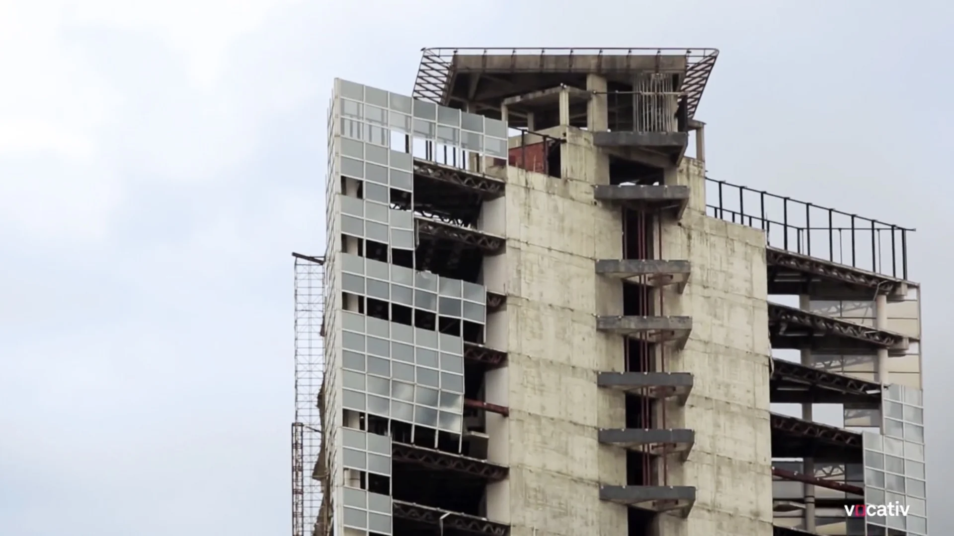 A Video Tour of Caracas's Skyscraper Slum Reveals Its Complexities ...