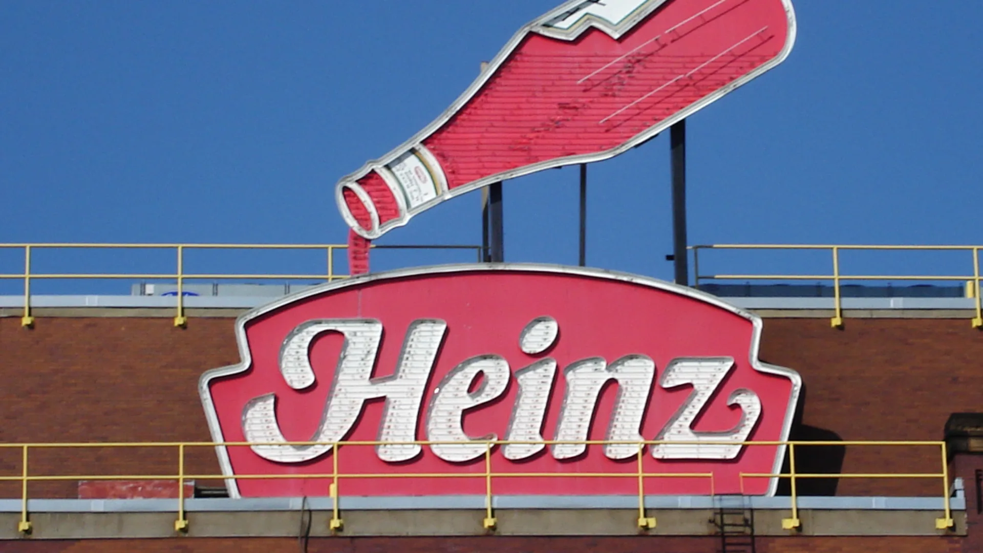 How 500 Years Of Weird Condiment History Designed The Heinz Ketchup ...