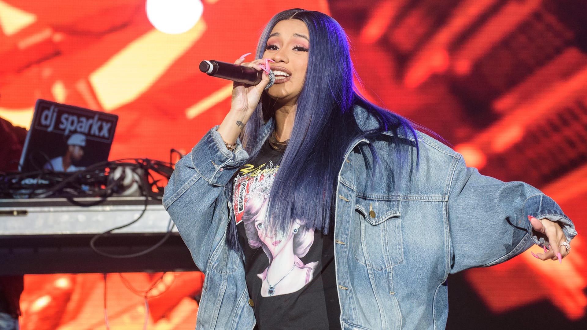 Cardi B is somehow the first female rapper with two No. 1 hits - Fast ...