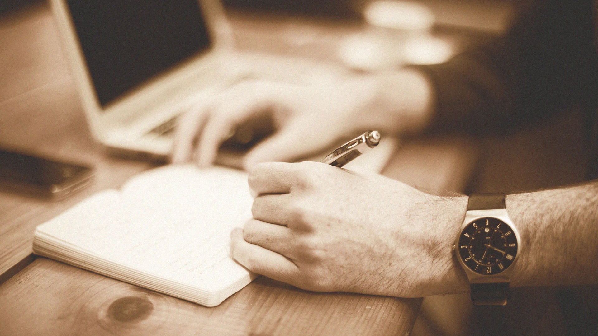 Psychologists explain how left-handed people work differently - Fast ...