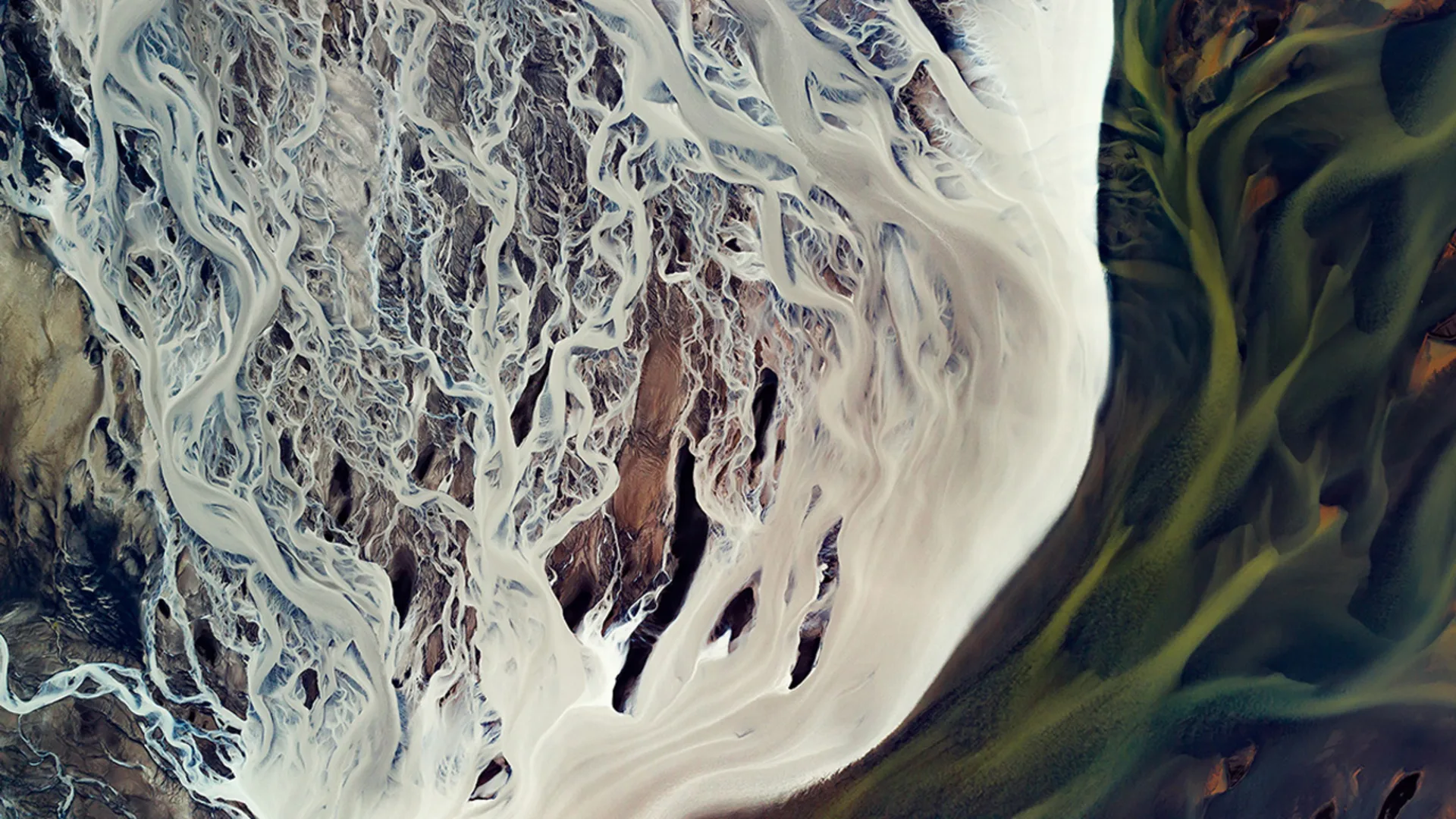 The world's water crisis is disturbingly beautiful when you look down ...