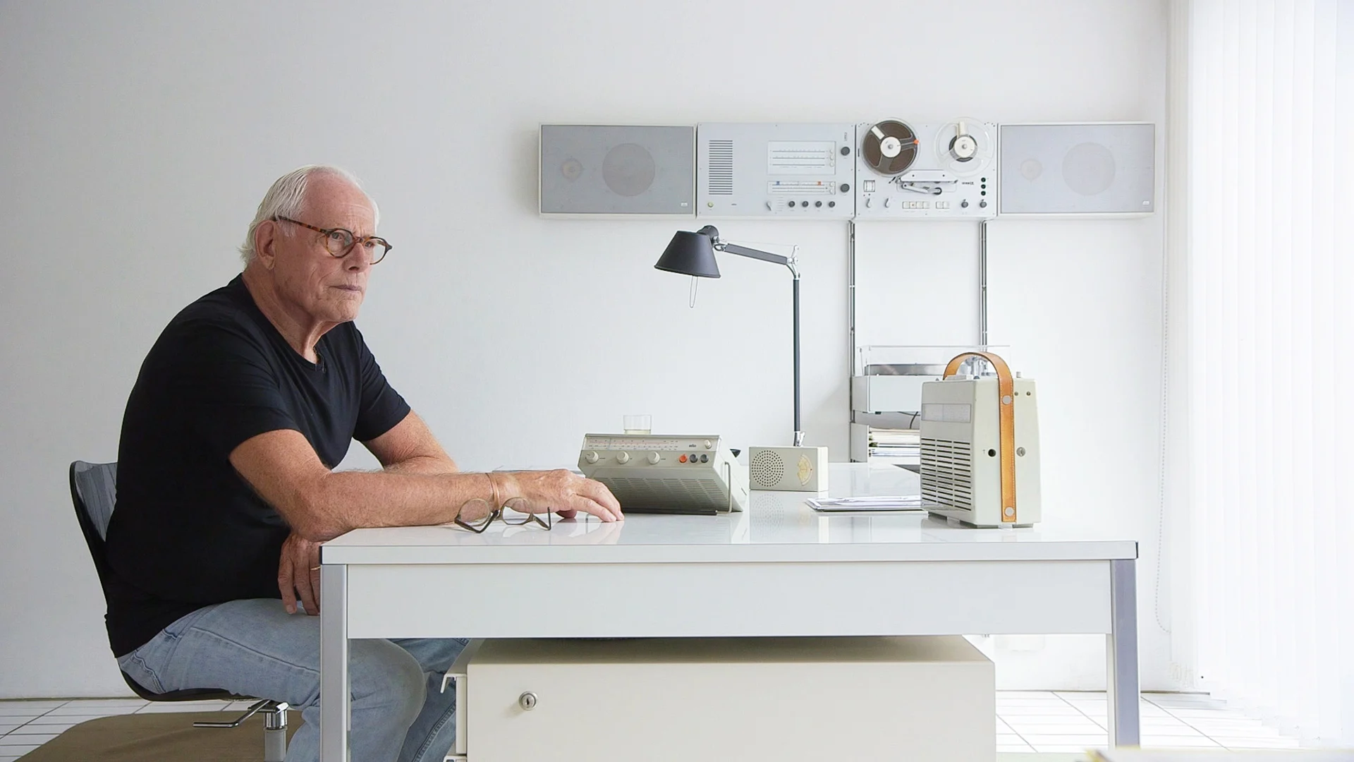 Dieter Rams's 10 Principles of Design, illustrated by his ingenious ...