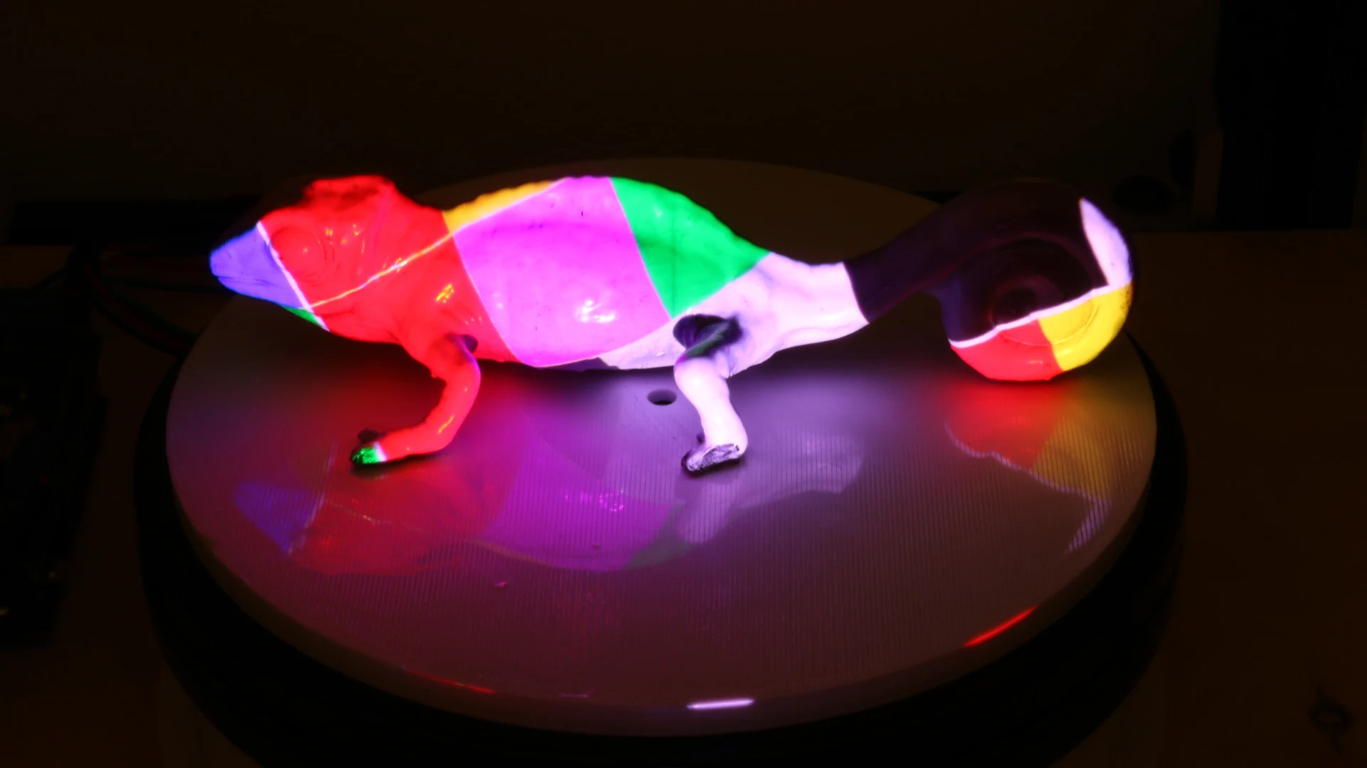 MIT's new color-changing ink lets you customize your stuff - Fast Company