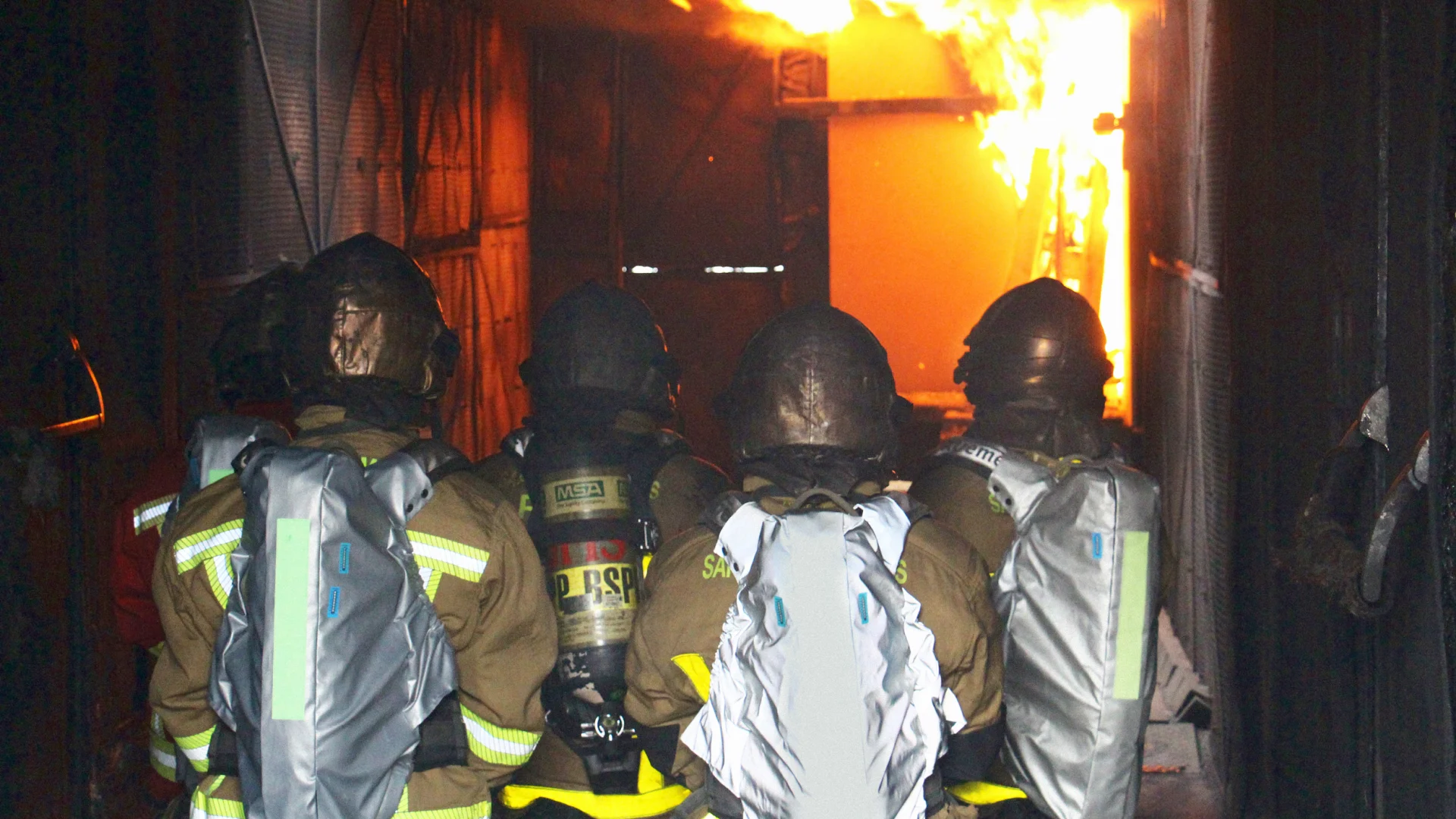 This suit warns firefighters when they're getting dangerously hot ...