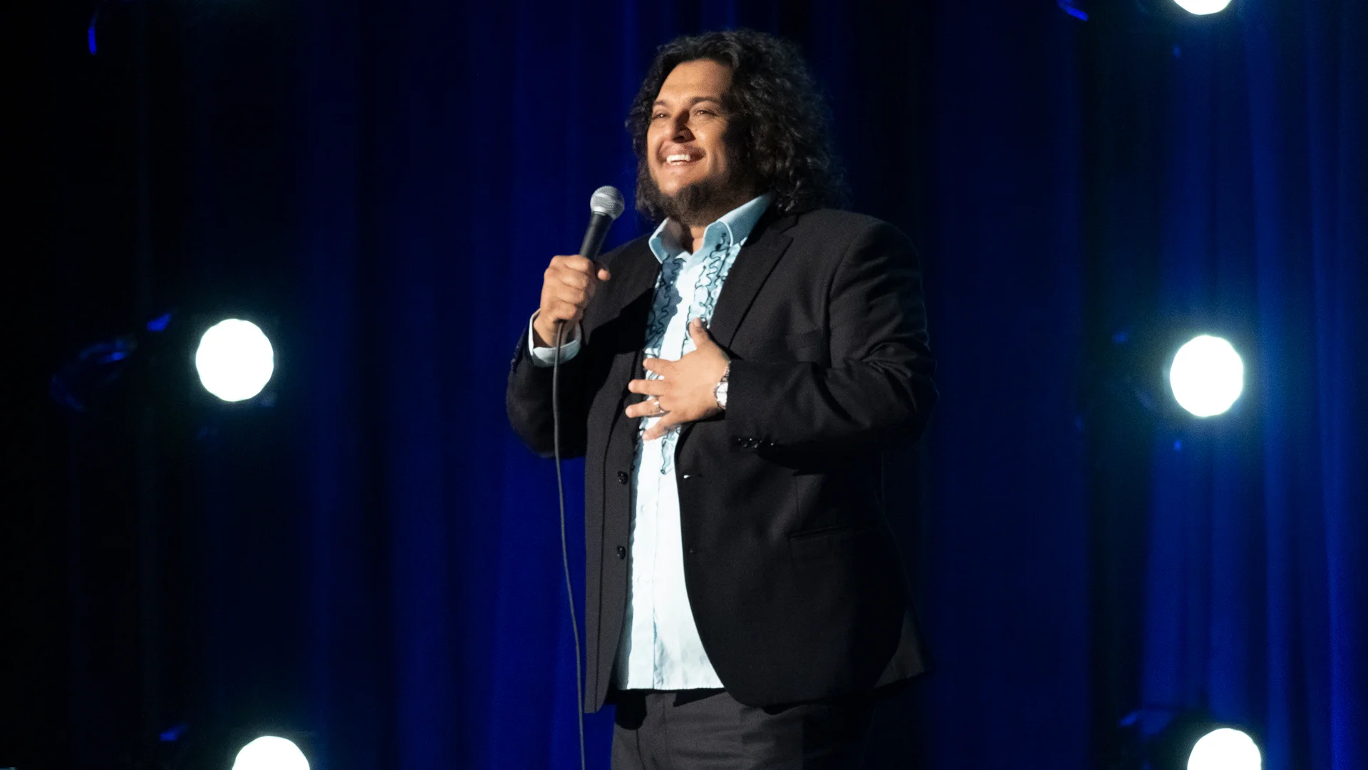 With his bilingual Netflix special, Felipe Esparza is found in ...