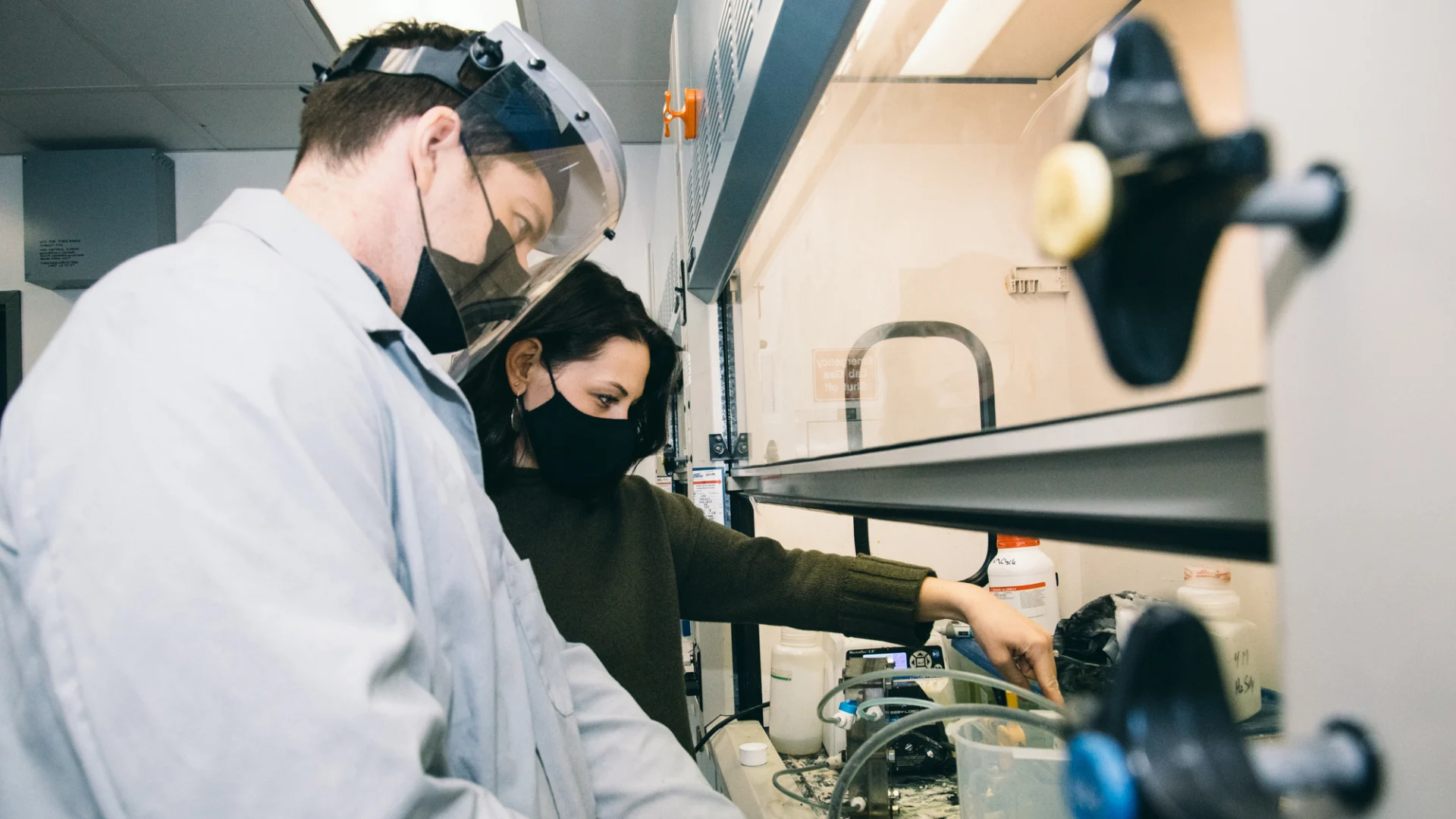 This new tech mines old batteries to find critical ingredients for ...