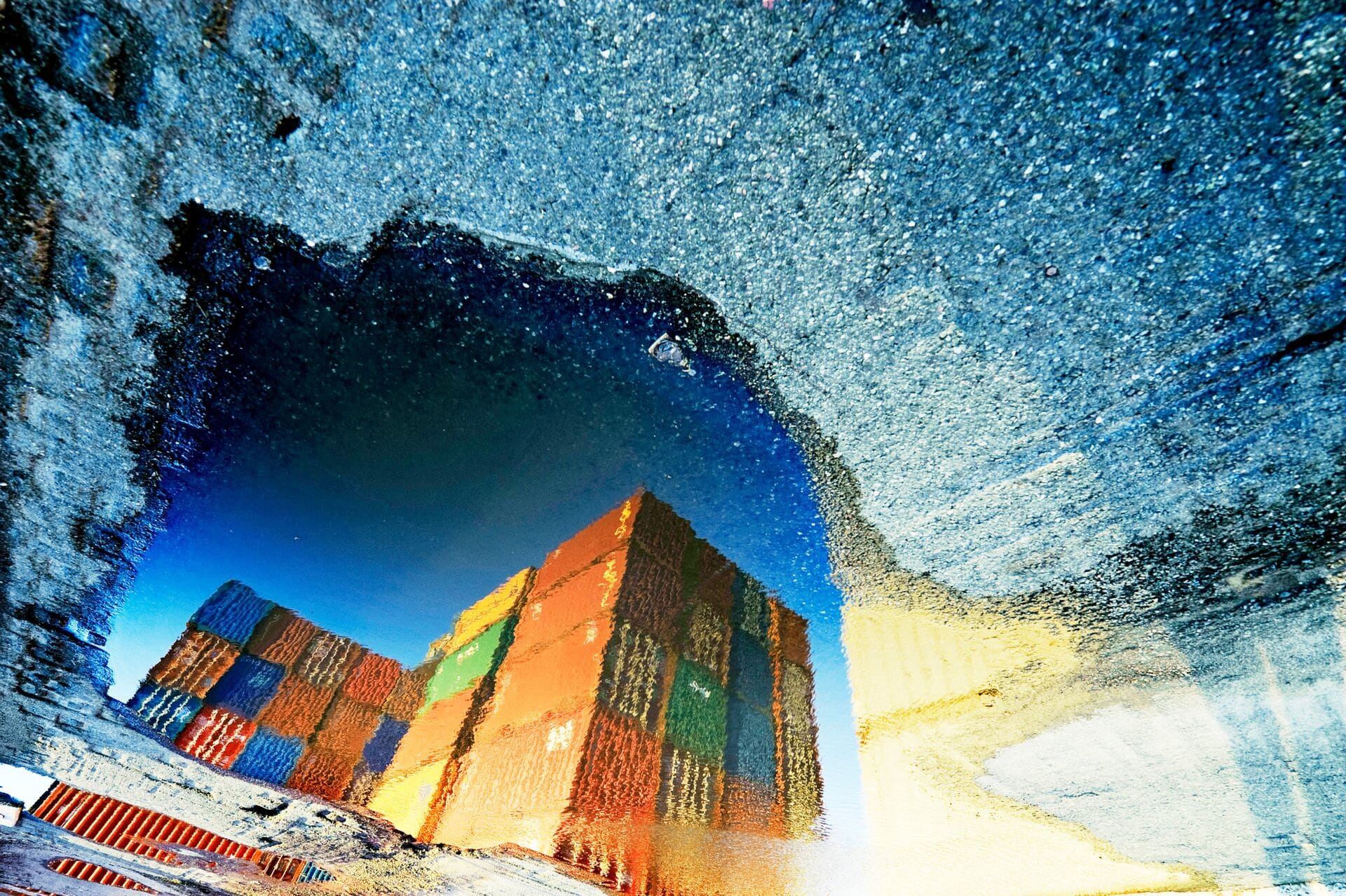 Sensor ships: Why smart containers are the future of shipping - Fast ...