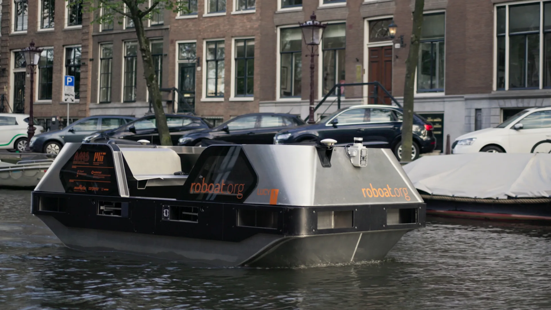 This autonomous, robotic boat could transform a city's waterways - Fast ...