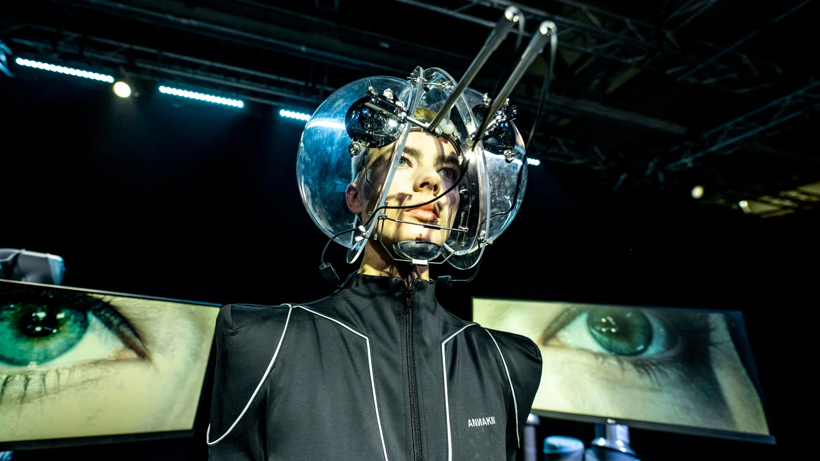 This feminist suit makes eye contact with the men gazing at it - Fast ...