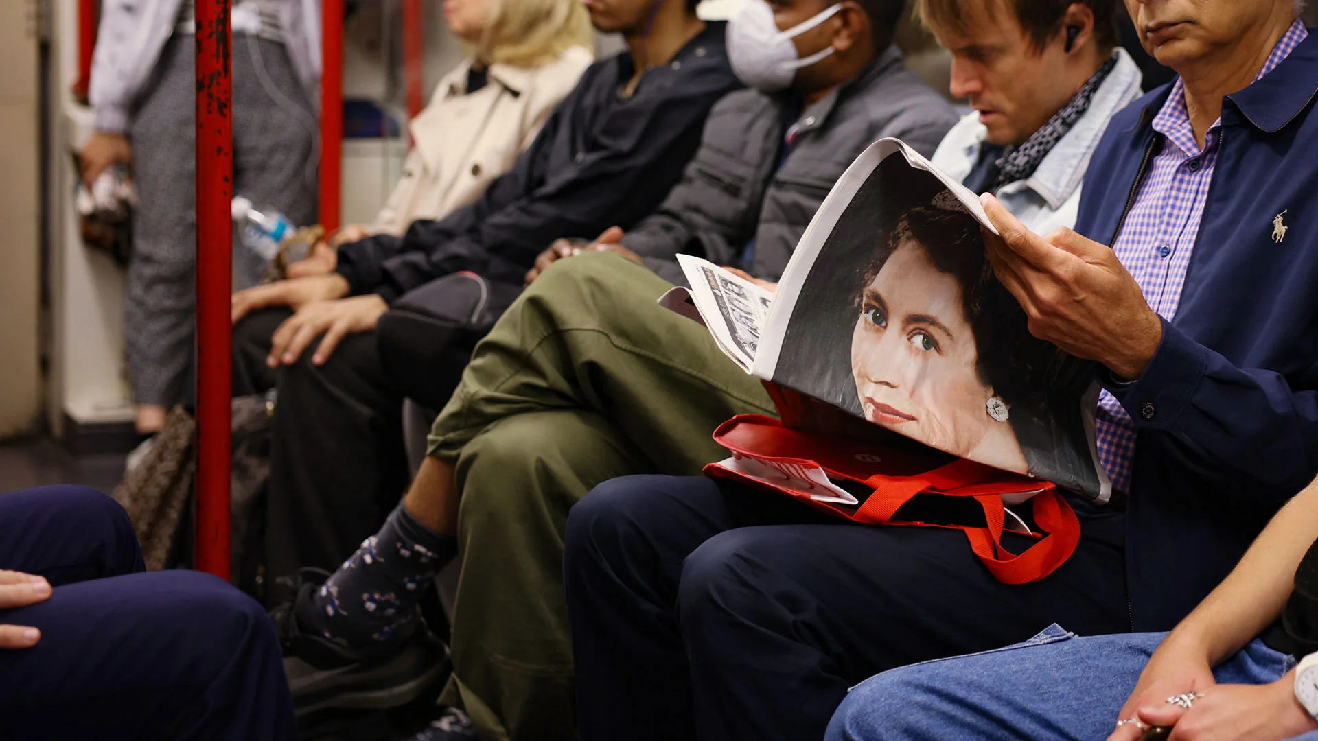 Queen Elizabeth II: How newspaper front pages around the world covered ...