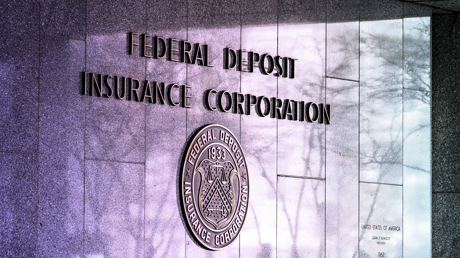 FDIC proposes big banks pay fees after SVB, Signature Bank failures