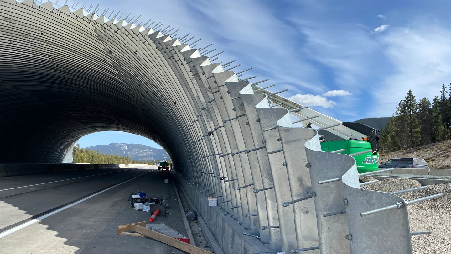 These massive steel arches will soon be a bridge for bears, elk, and ...