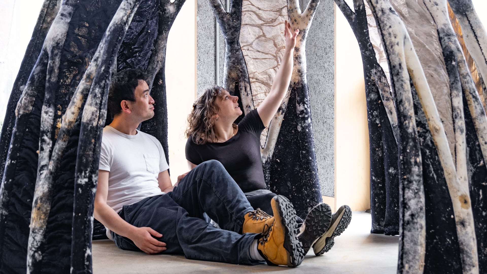 Researchers use knitted fabric and fungi to grow a structure