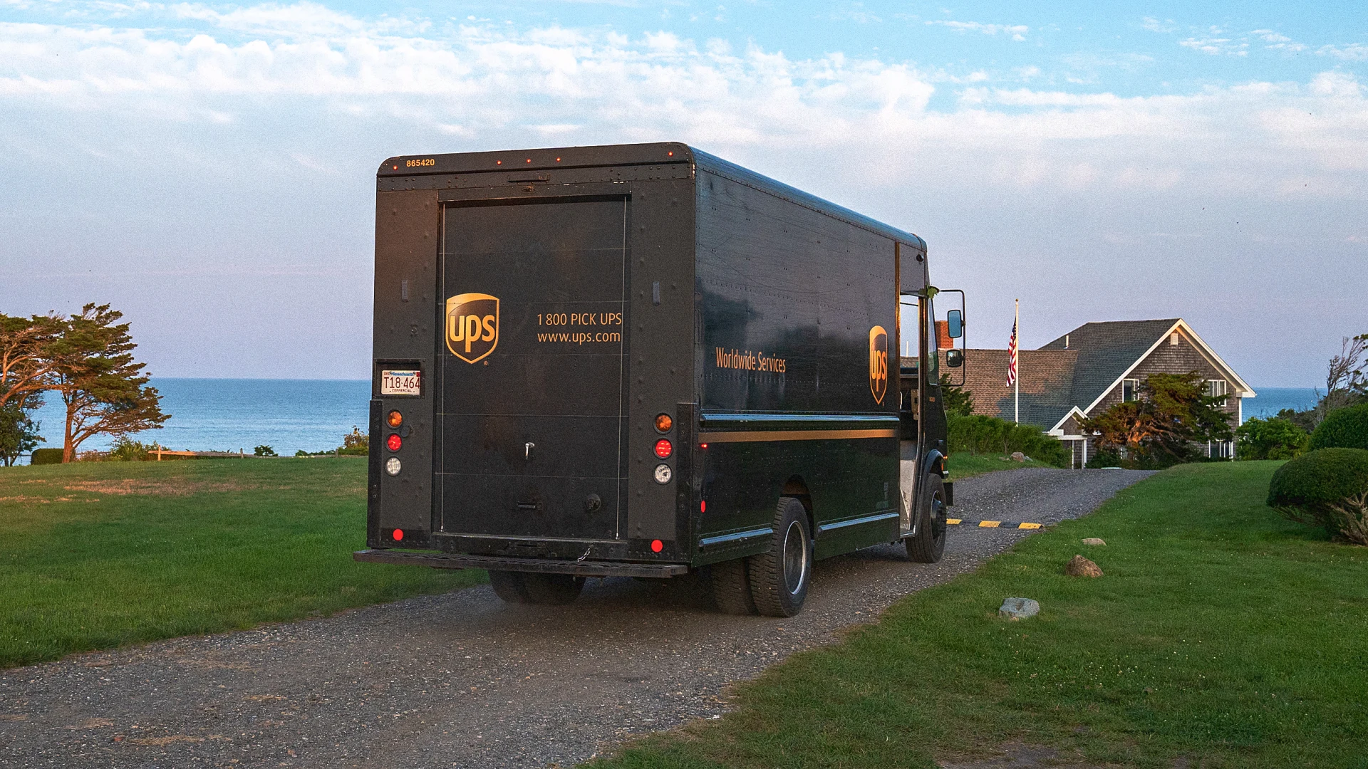 UPS Teamsters union contract with a $21-an-hour minimum wage approved