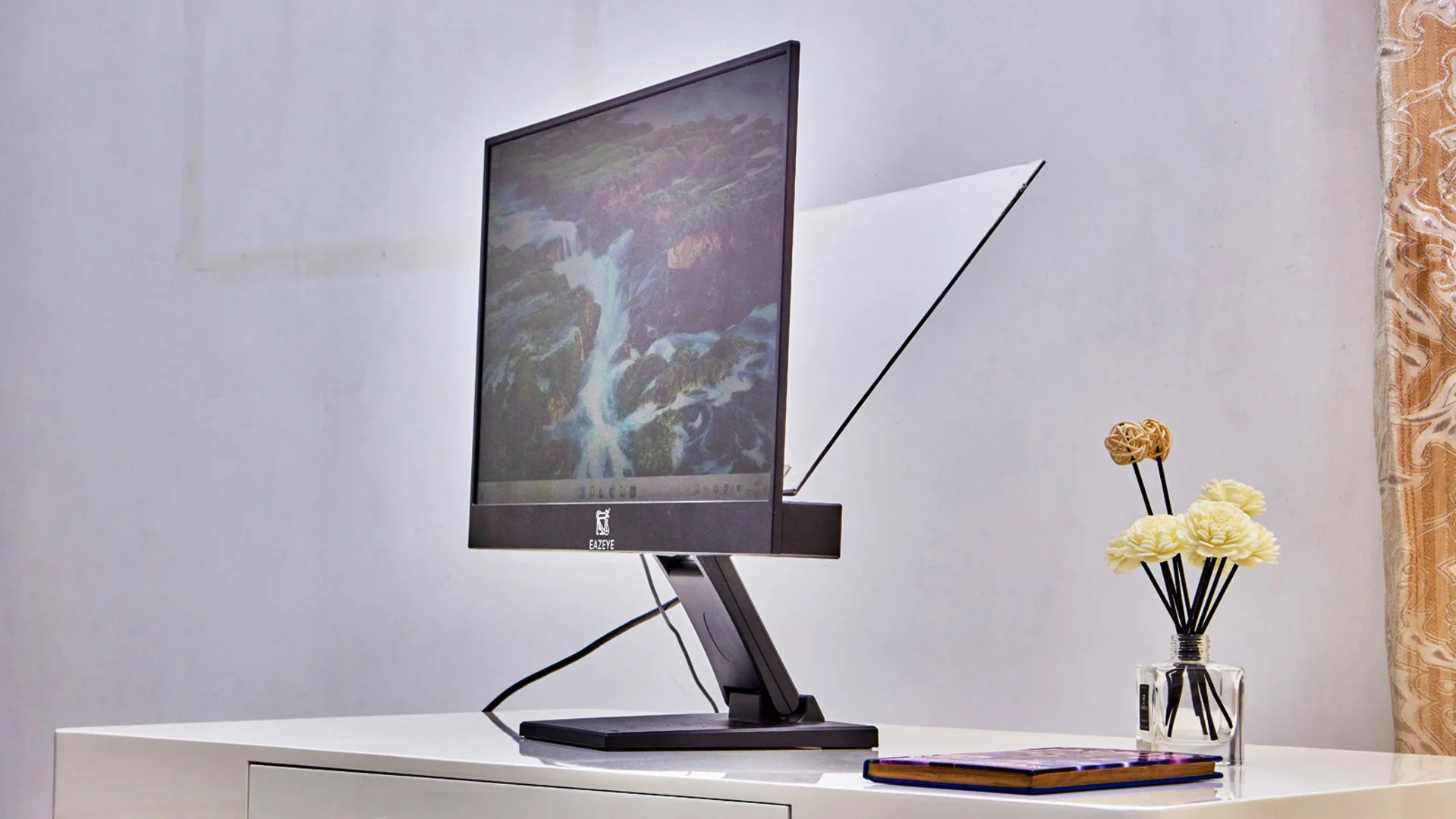 This 18-year-old built a better computer monitor that doesn't strain ...