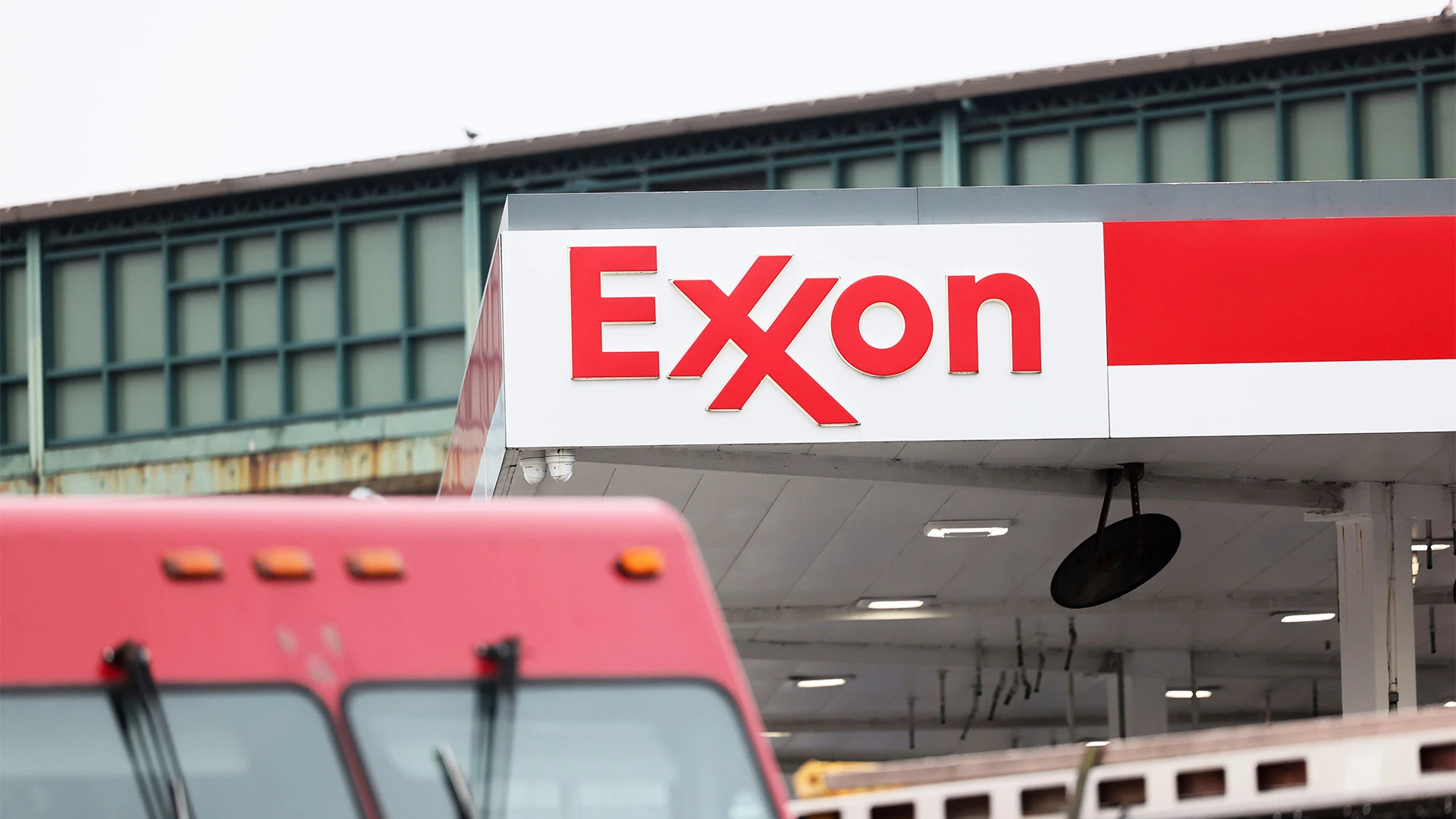 ExxonMobil-Pioneer acquisition: big oil stocks react after news