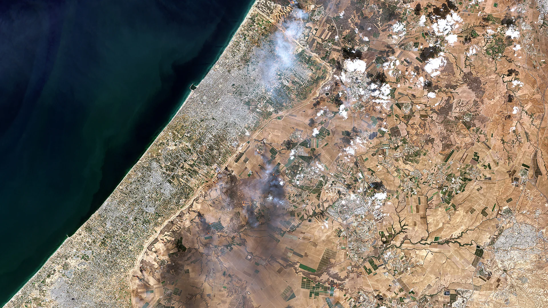Why it’s so difficult to find satellite images of the Israel-Gaza war