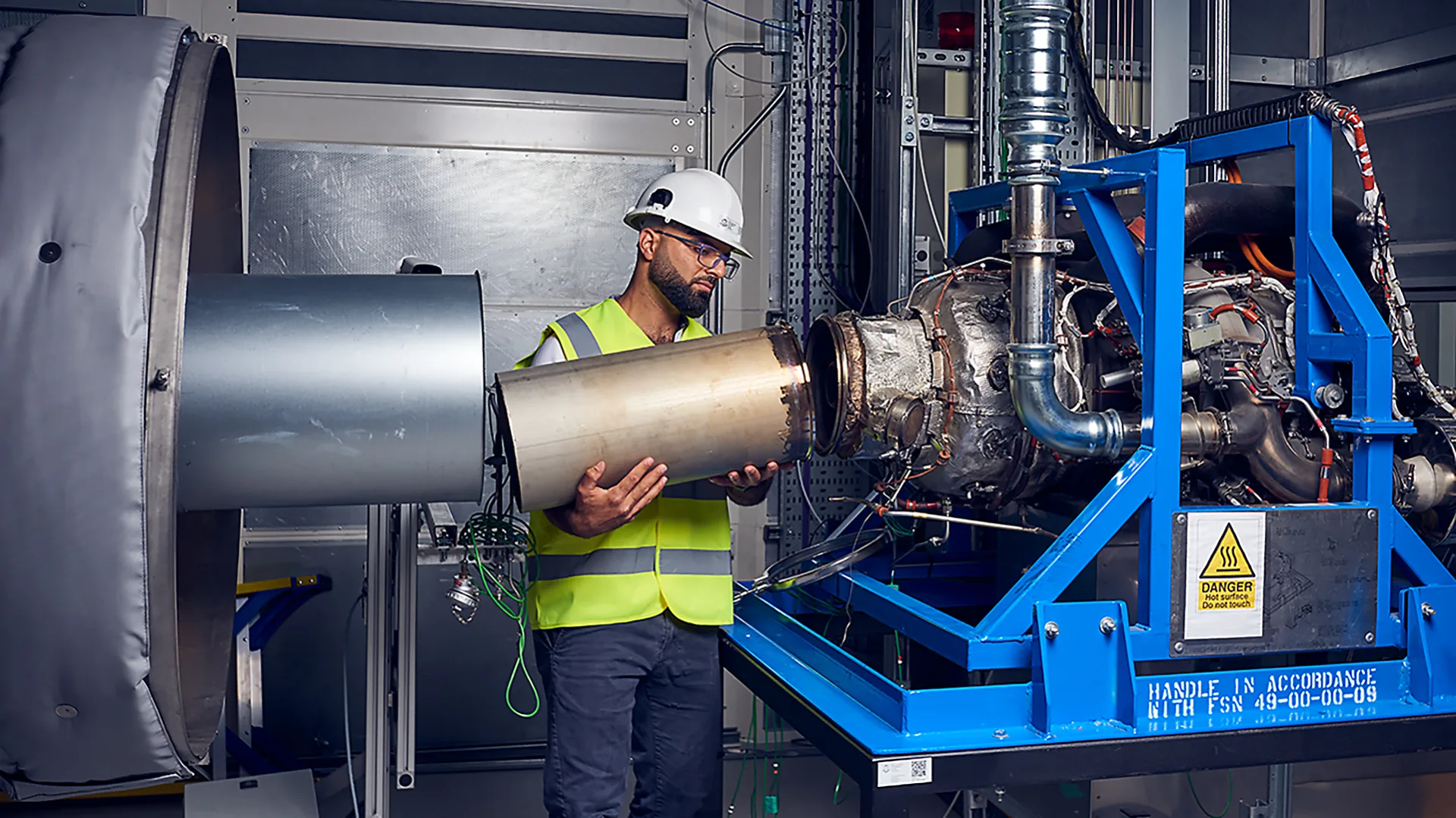 This shipping container uses water and solar power to capture CO2 from ...