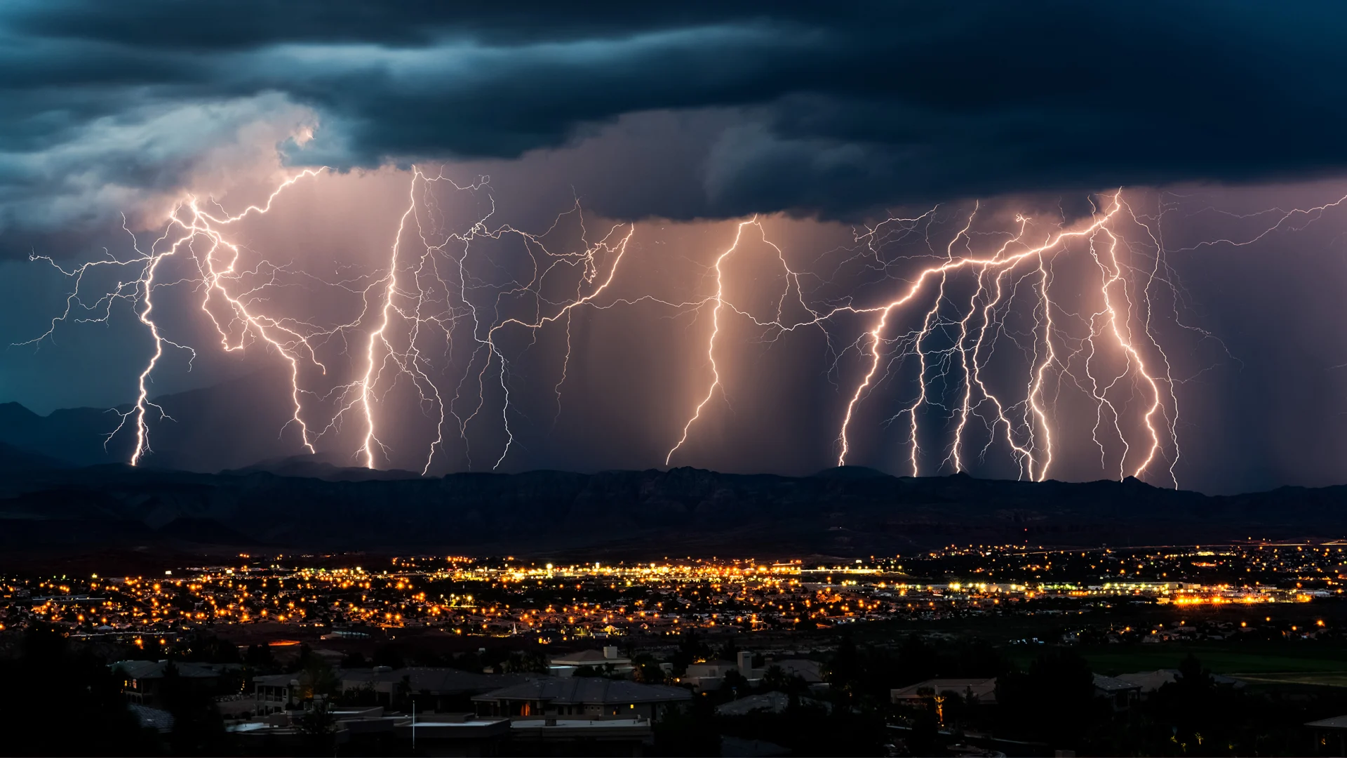 How much lightning strikes the US and costs of damage