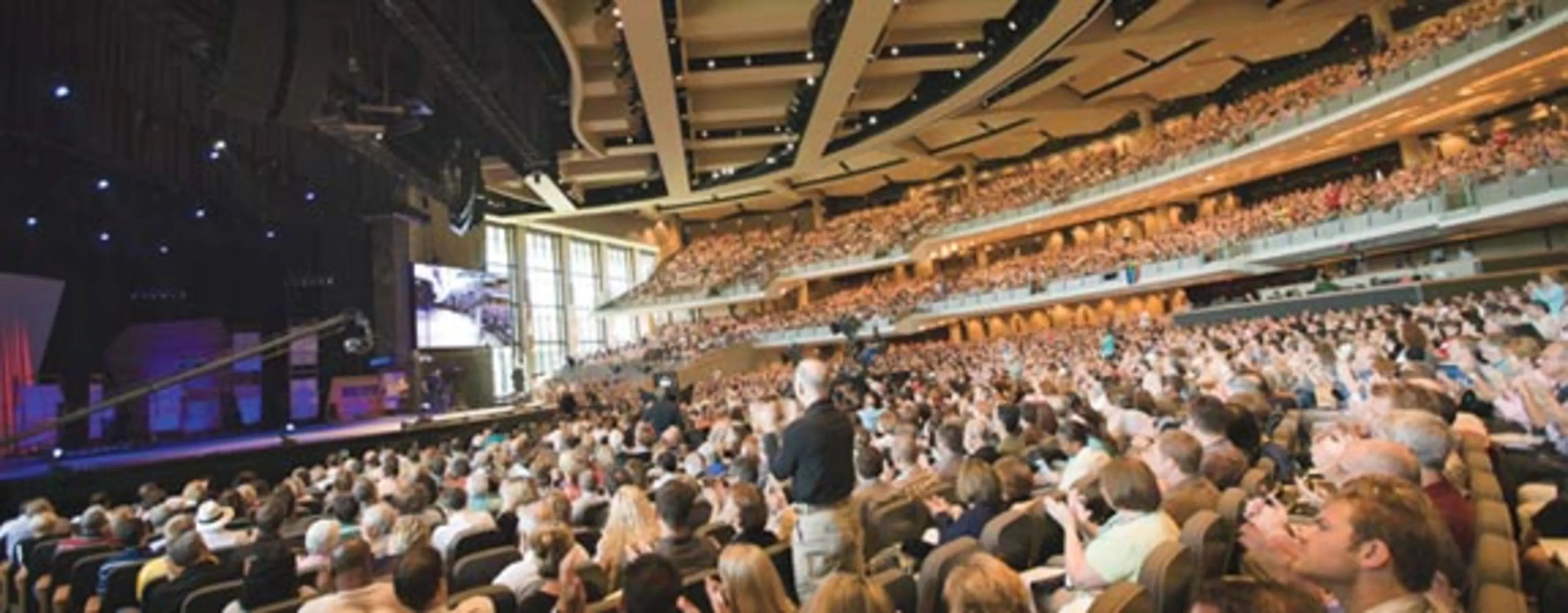 How Willow Creek Is Leading Evangelicals by Learning From the Business ...