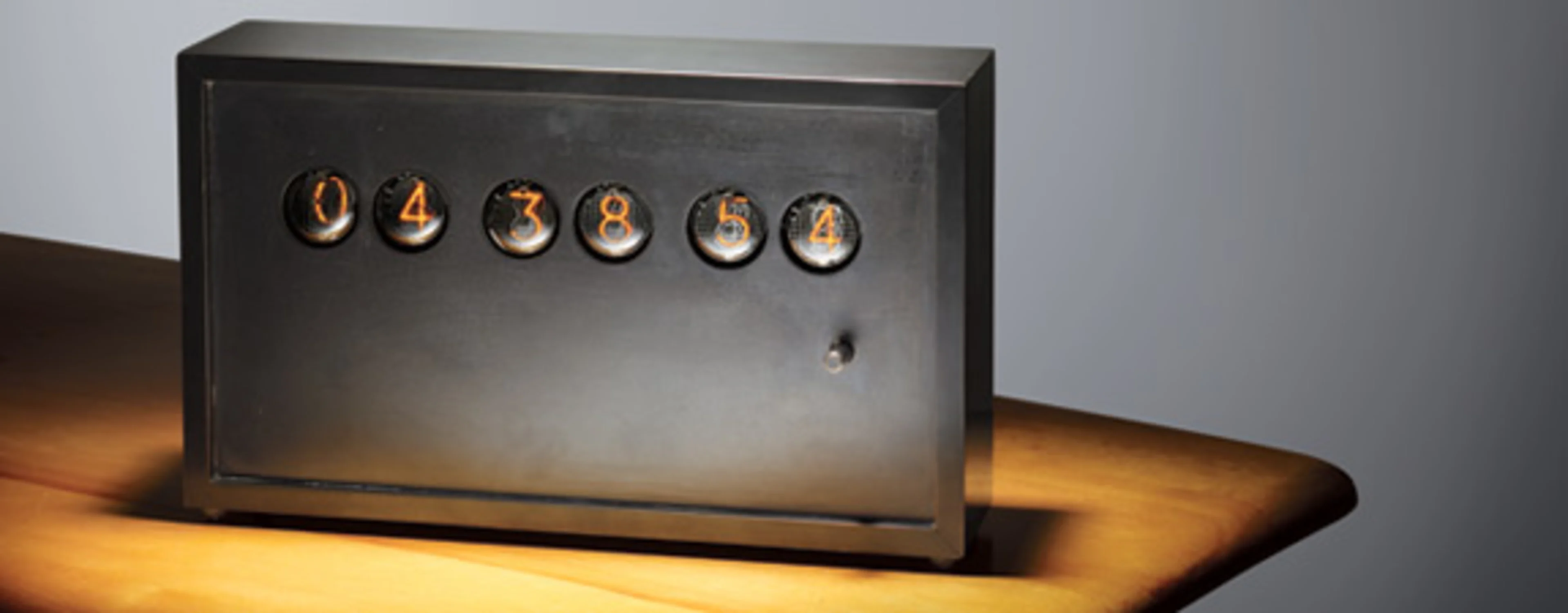 BDDW's Retro-Modern Clock - Fast Company