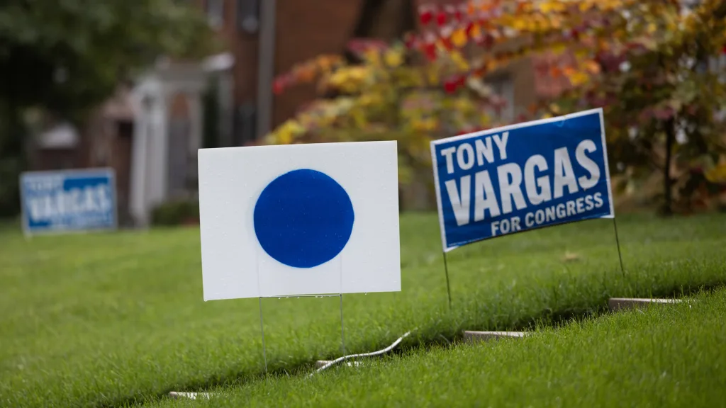 Why are red-dot signs popping up in Nebraska? The Midwest has a lawn ...