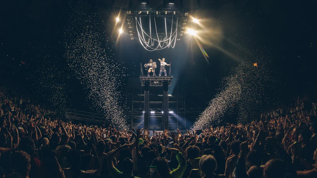 Behind the scenes of Charli XCX's and Troye Sivan's sweat tour - Fast ...