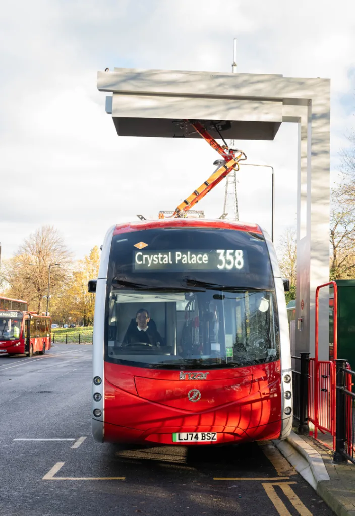 London's new electric buses have a surprising look—and can charge in ...