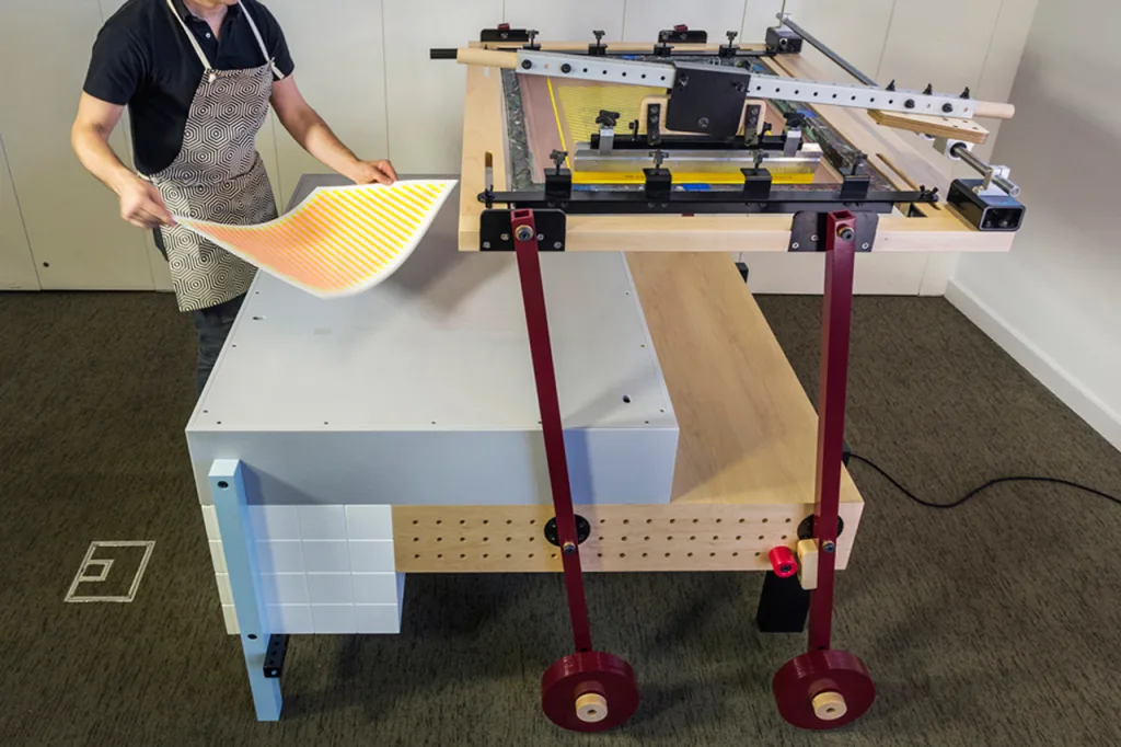 A Screen-Printing Machine That Looks Like An Old Bauhaus Poster - Fast ...