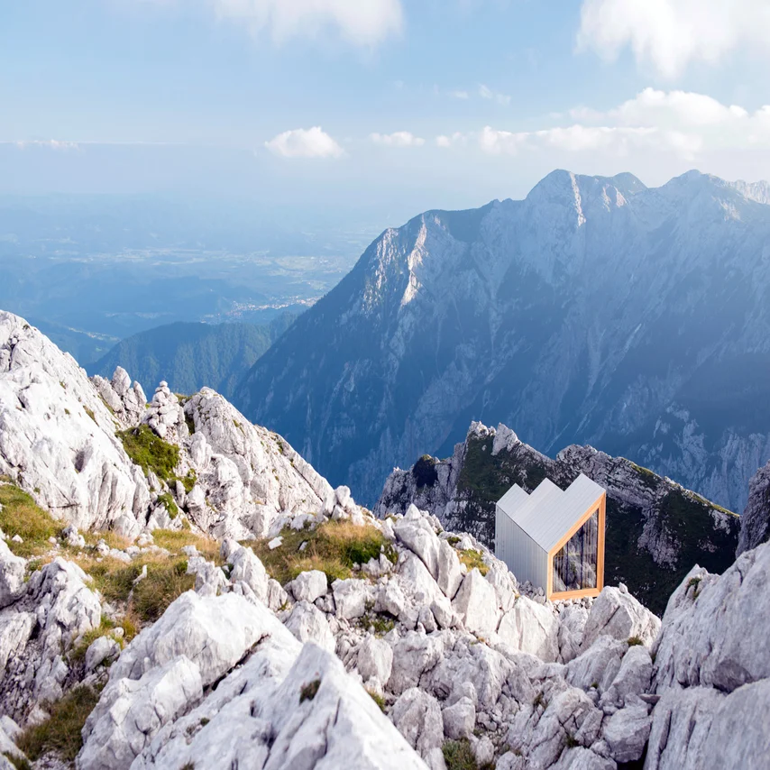 A Stunning Alpine Shelter For Hikers Built To Withstand The Elements ...