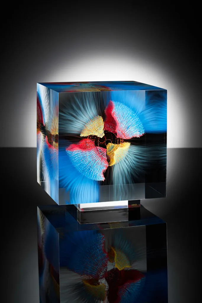 These Alien Glass Paintings Hide An Awesome Optical Illusion Inside ...