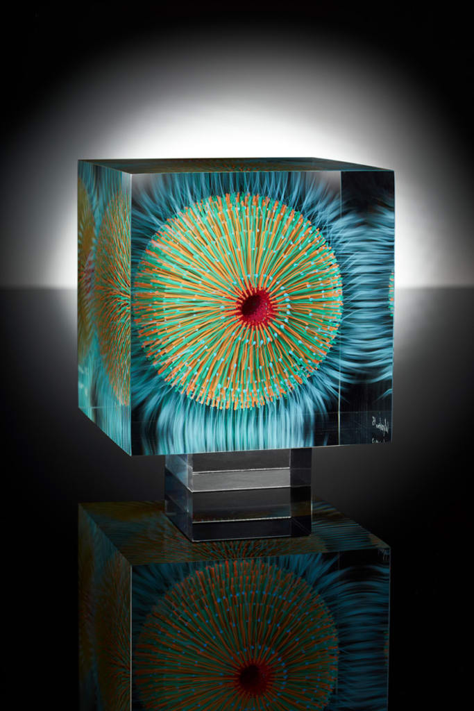 These Alien Glass Paintings Hide An Awesome Optical Illusion Inside ...