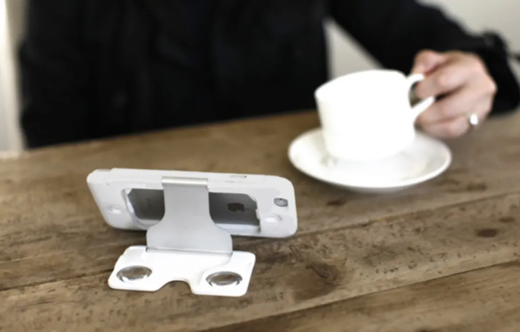 The Better Alternative To Google Cardboard Is A VR iPhone Case - Fast ...
