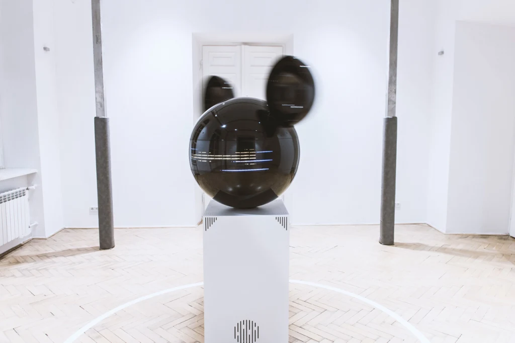 A Robot Mickey Mouse Head Designed To Make Kids Go Nuts - Fast Company