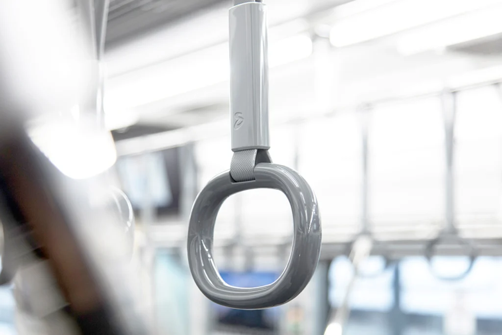 Finally, A Subway Strap Design That Eliminates Awkward Hand Touching ...