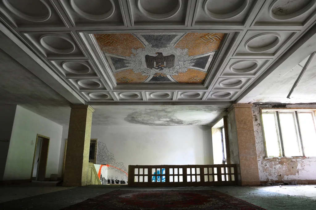 totalitarism architecture