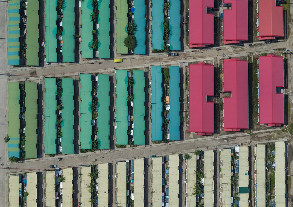 Look Down On One Of The World's Most Densely Populated Slums In These ...