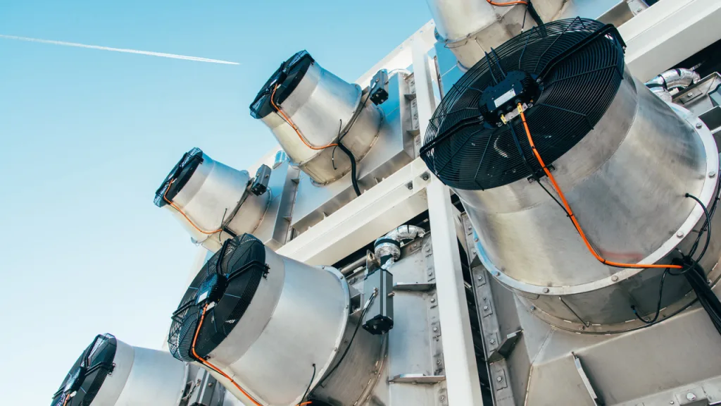 This Machine Just Started Sucking CO2 Out Of The Air To Save Us From ...