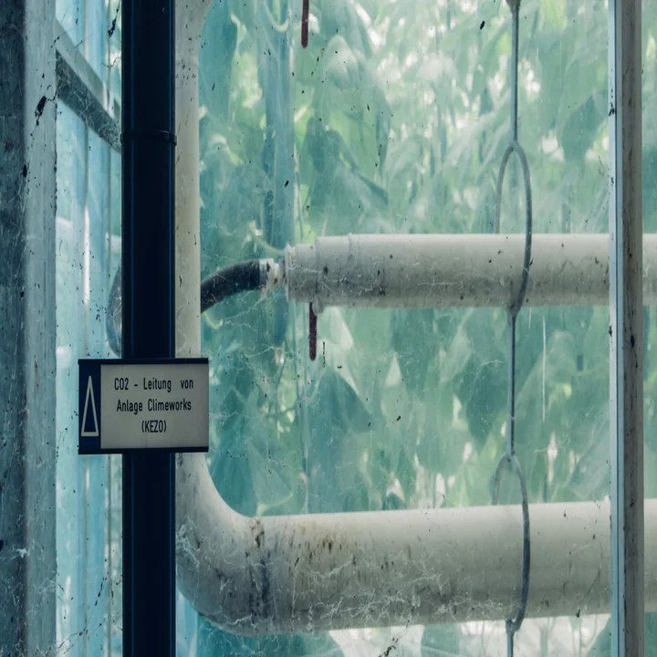 This Machine Just Started Sucking CO2 Out Of The Air To Save Us From ...