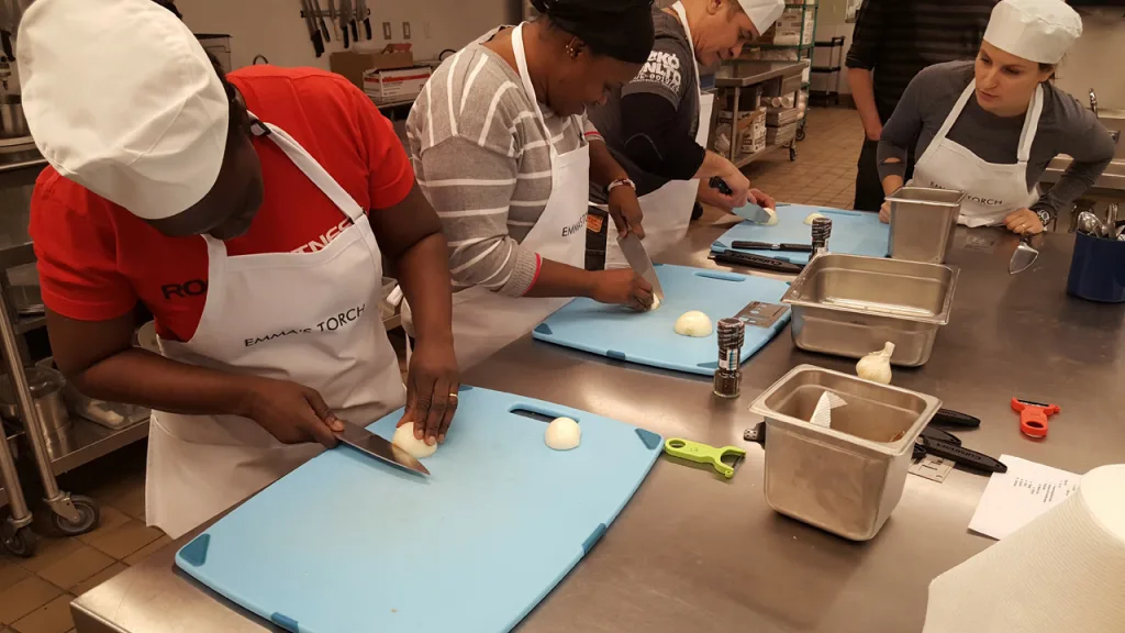 This Pop-Up Restaurant Trains Refugee Chefs While It Serves Their ...