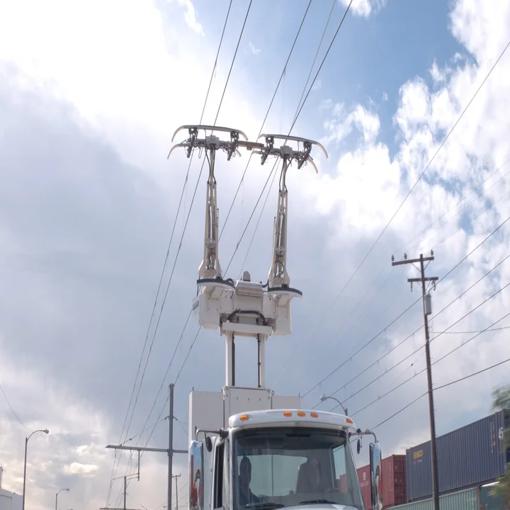 This Electric Highway Powers Trucks Without Recharging - Fast Company