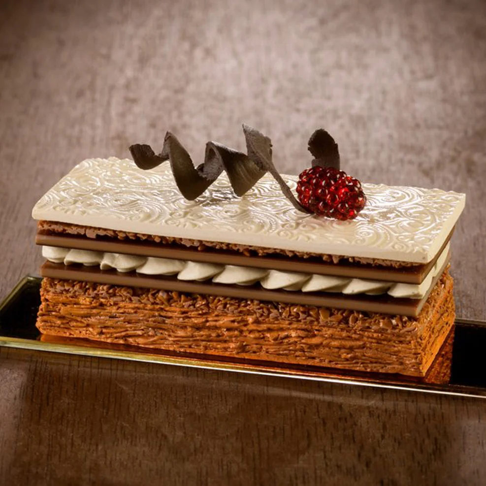 These Hyperrealistic Glass Pastries Are Literal Eye Candy - Fast Company
