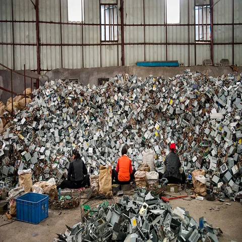 See Inside The Hellish E-Waste Dumps Where Old Electronics Go To Die ...