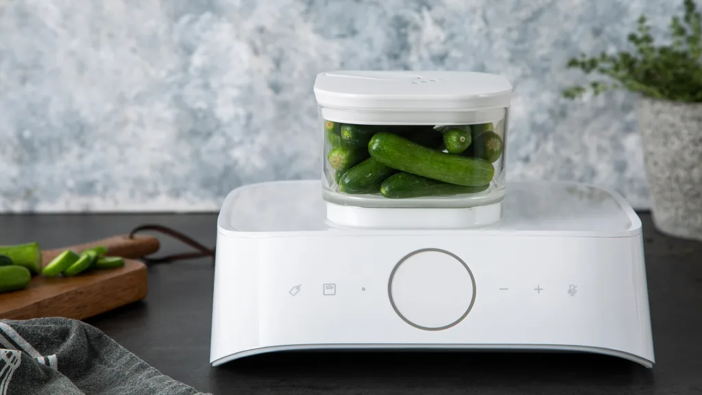These high-tech storage containers will tell you when food goes bad ...
