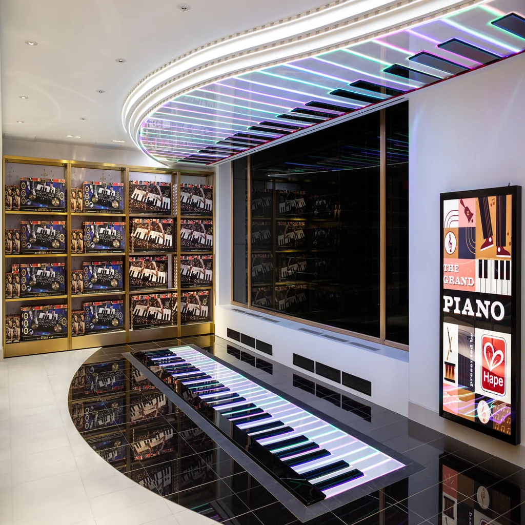 FAO Schwarz is back! Check out these festive images of its new NYC ...
