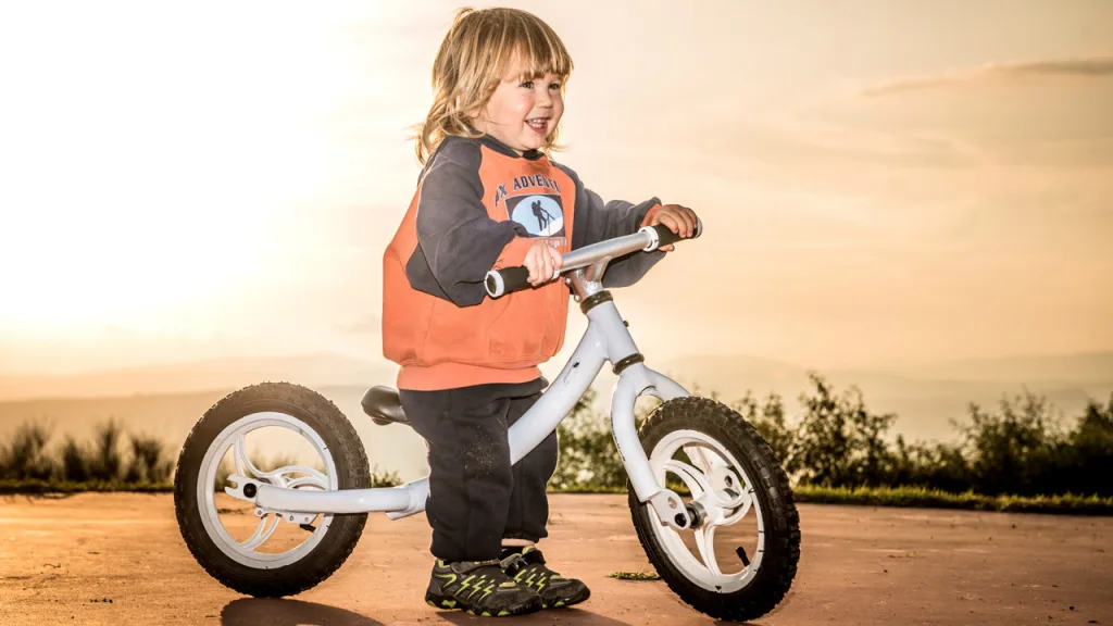 This stroller that grows with your kid turns into a tricycle and then a ...