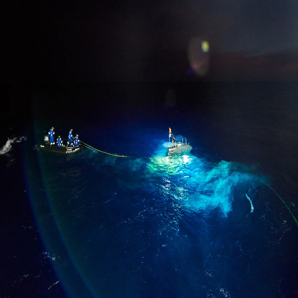 Undersea explorer goes deeper than any solo diver in history and finds ...
